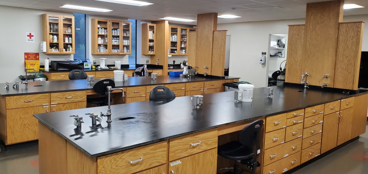 Facilities | Ferrarezi Lab